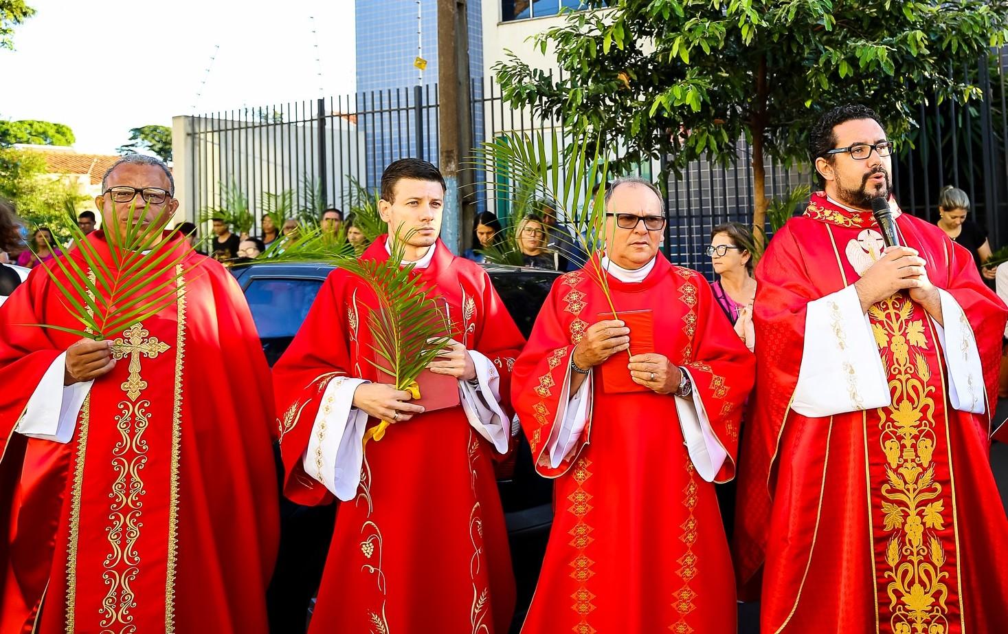 Clero e Vocacionados - Paróquia São Paulo Apóstolo